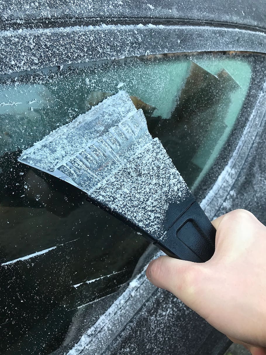 How To Get Ice Off Windshield: 11 Fast & Easy Ways - The Fun Outdoors